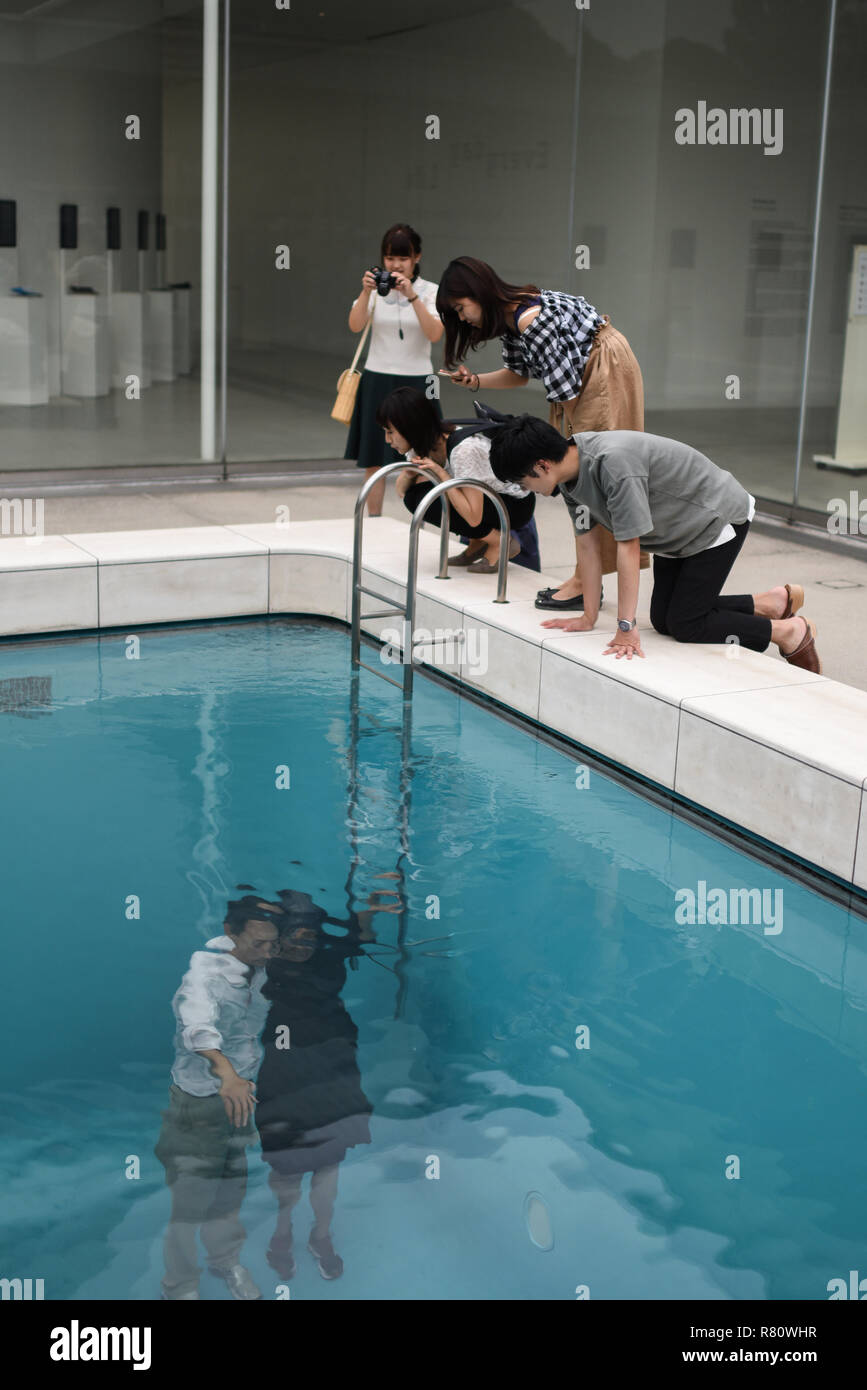 La piscine, par l'artiste Leandro Erlich, exposée en permanence au 21e ...