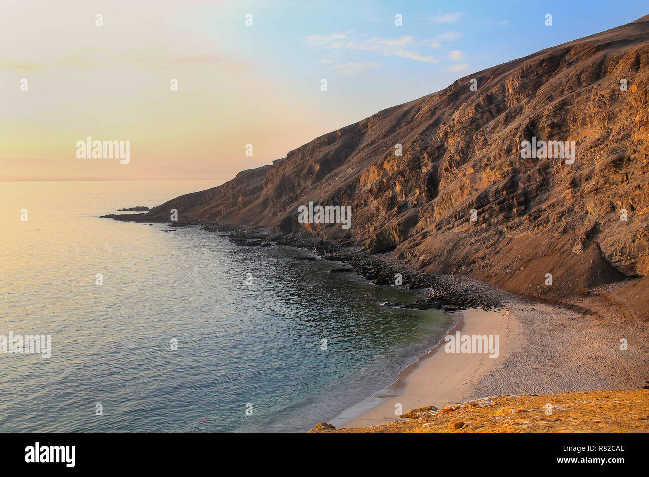 La Mina Beach au petit matin dans la réserve nationale de Paracas, au ...