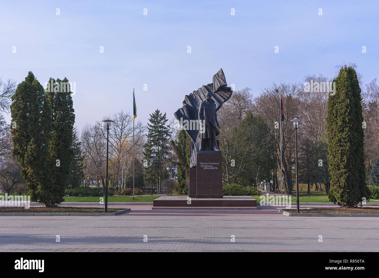 Monument of stepan bandera Banque de photographies et d’images à haute ...