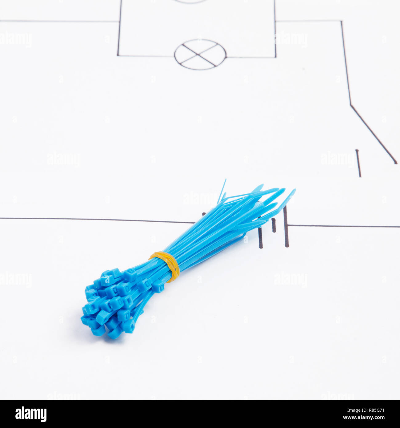 Détonateur électrique Banque de photographies et d’images à haute ...