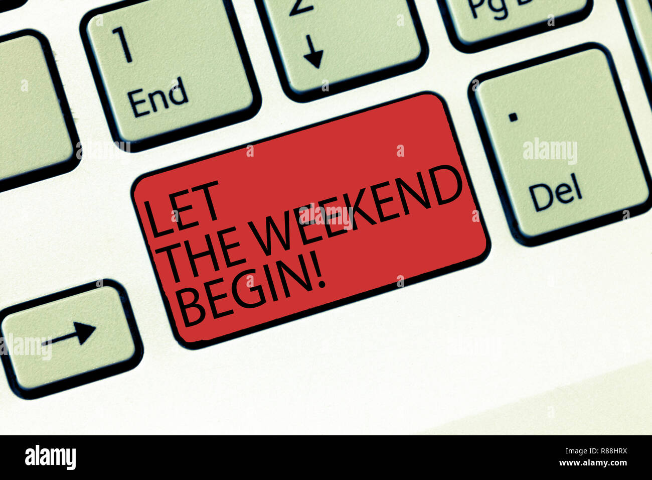 L'écriture note montrant que le week-end commence. Photo d'affaires ...