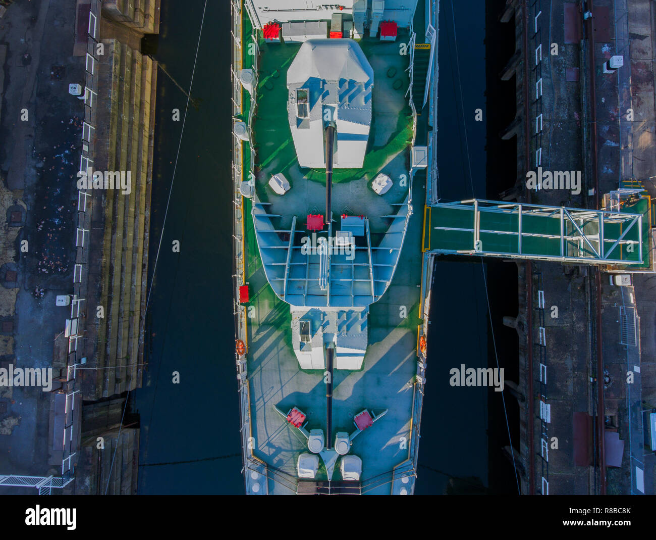 Le HMS Cavalier, de la Seconde Guerre mondiale, le destroyer de classe ...