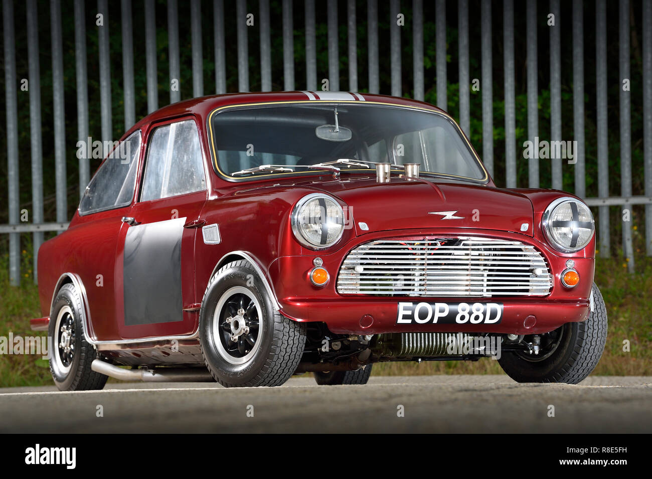 Mini voiture classique Banque de photographies et d’images à haute ...