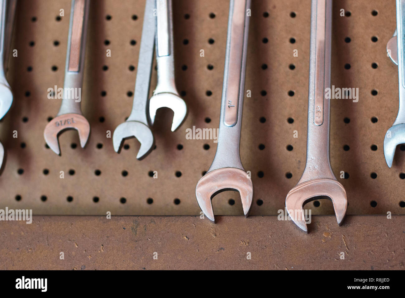 Accrocher Des Outils Au Mur Banque d'image et photos - Alamy
