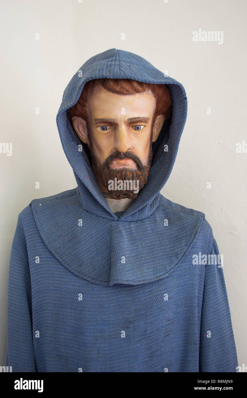 Statue moine franciscain dans le Museo de Arte Sacro dans Conkal ...