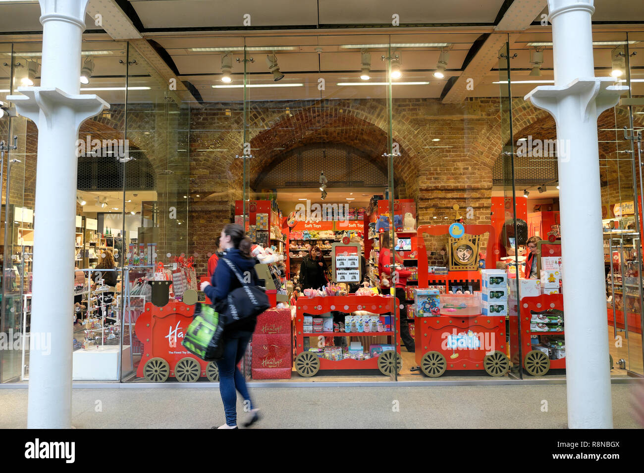 Hamleys st pancras Banque de photographies et d’images à haute résolution - Alamy