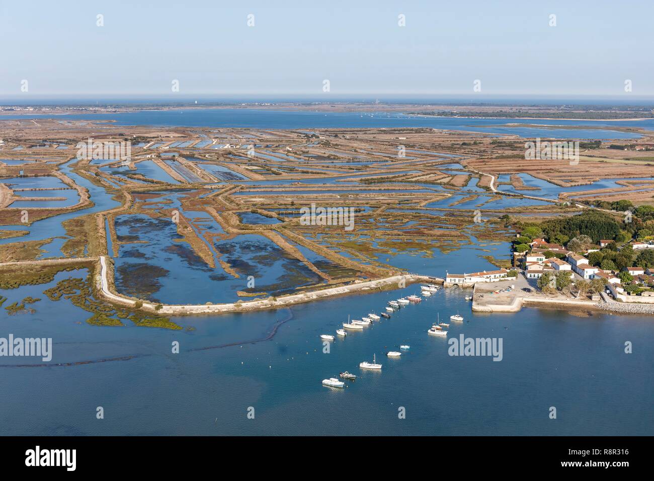 Port de loix Banque de photographies et d’images à haute résolution - Alamy