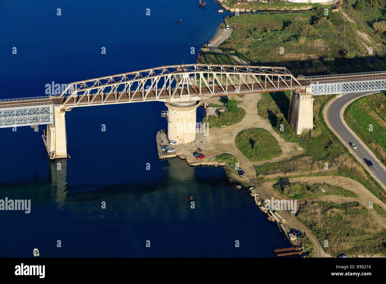 France, Bouches du Rhône, Martigues, Canal de Caronte, Viaduc de Caronte et son pont tournant ...