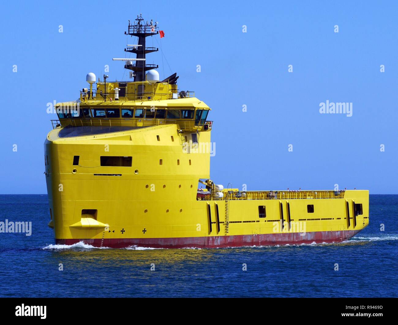 Navire jaune Banque de photographies et d’images à haute résolution - Alamy