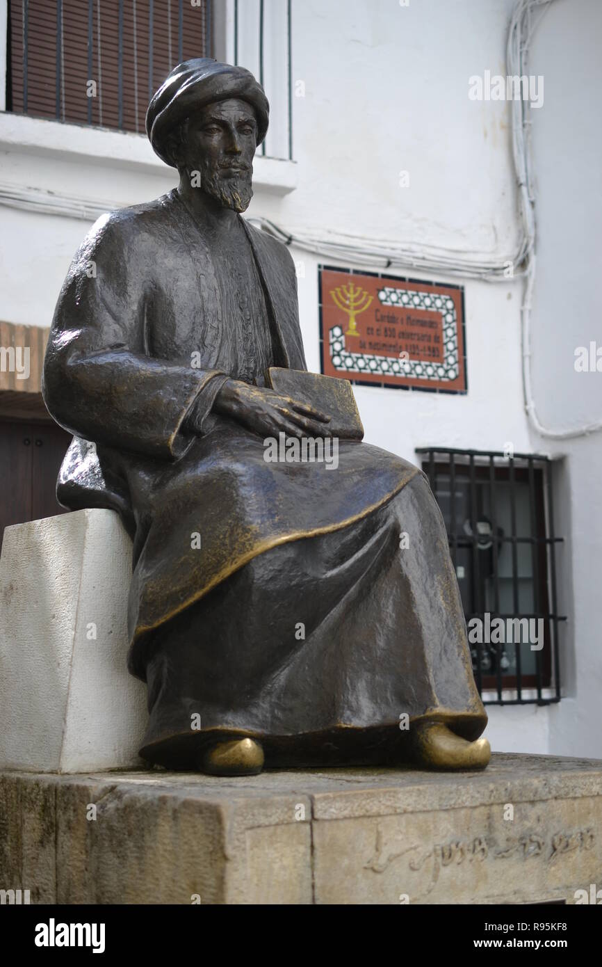 Statue de l'érudit juif Moïse Maïmonide, le Rabbin Mosheh ben Maimon ...