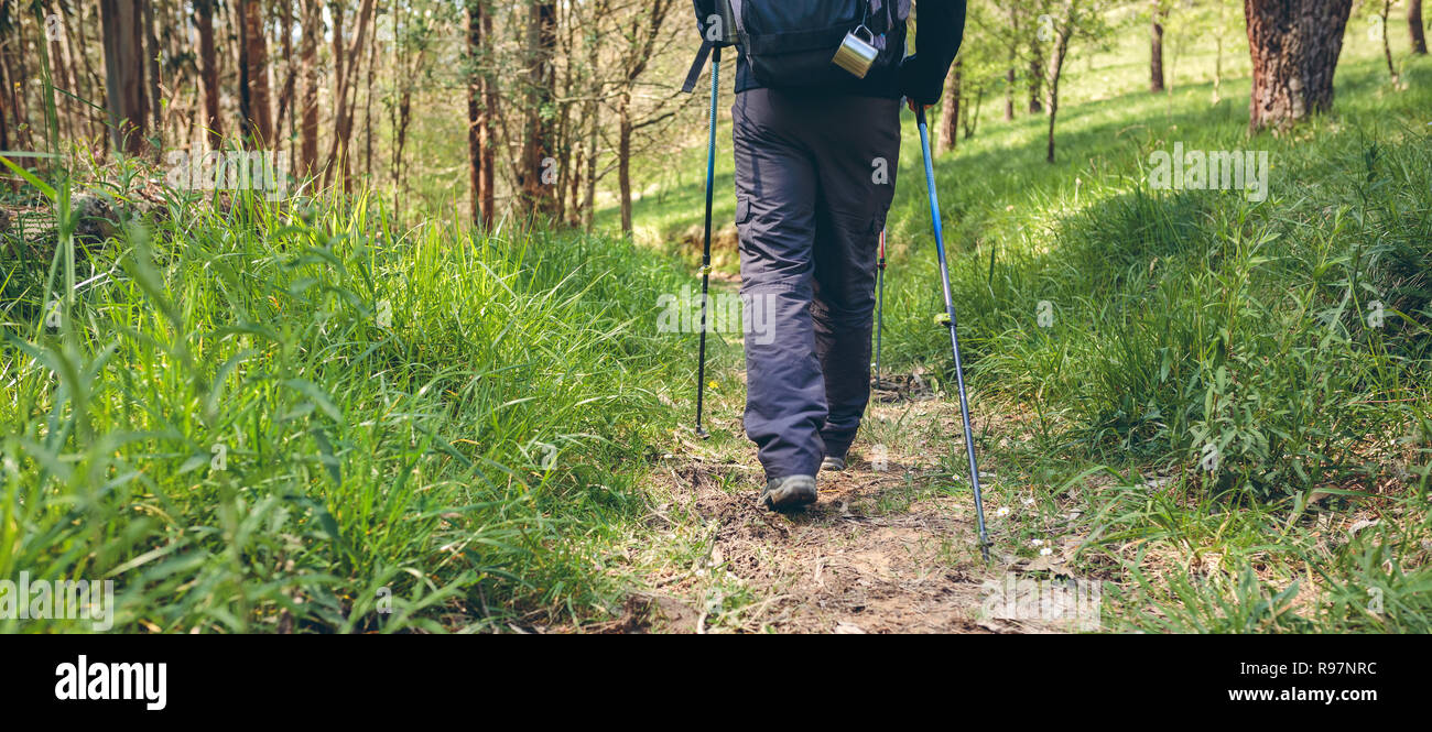 Homme trekking Banque de photographies et d’images à haute résolution ...