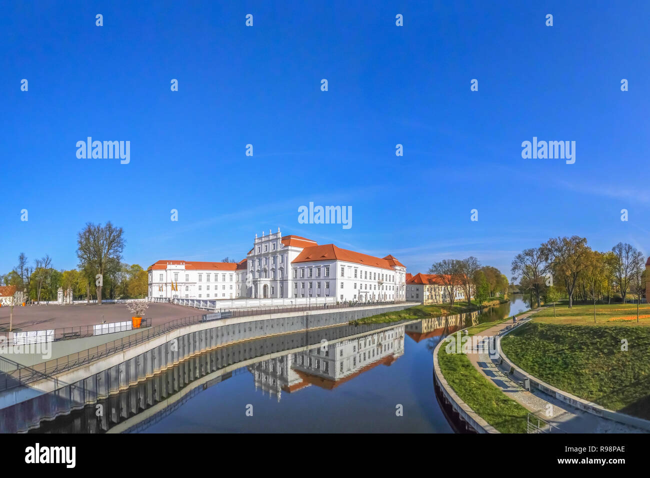 Schloss oranienburg Banque de photographies et d’images à haute résolution - Alamy
