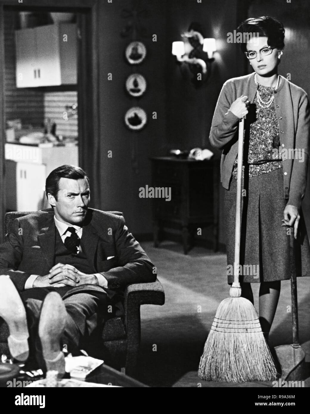 Silvana mangano film title le streghe Banque de photographies et d ...