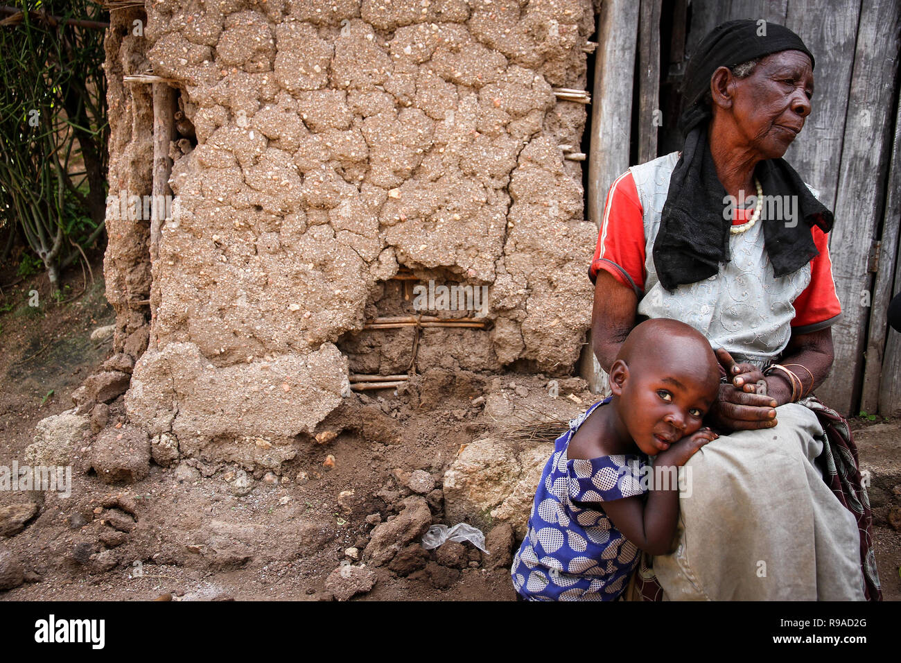 Le District de Ruhango, Rwanda. Apr 30, 2014. Zula Karuhimbi vu avec un ...