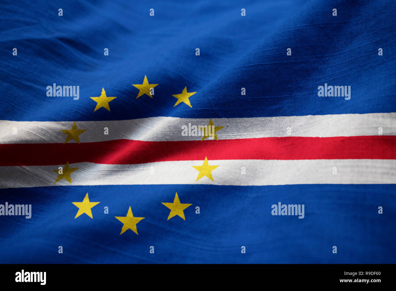 Gros plan du drapeau Cap Vert ébouriffé, Cap-Vert Flag Blowing in Wind ...