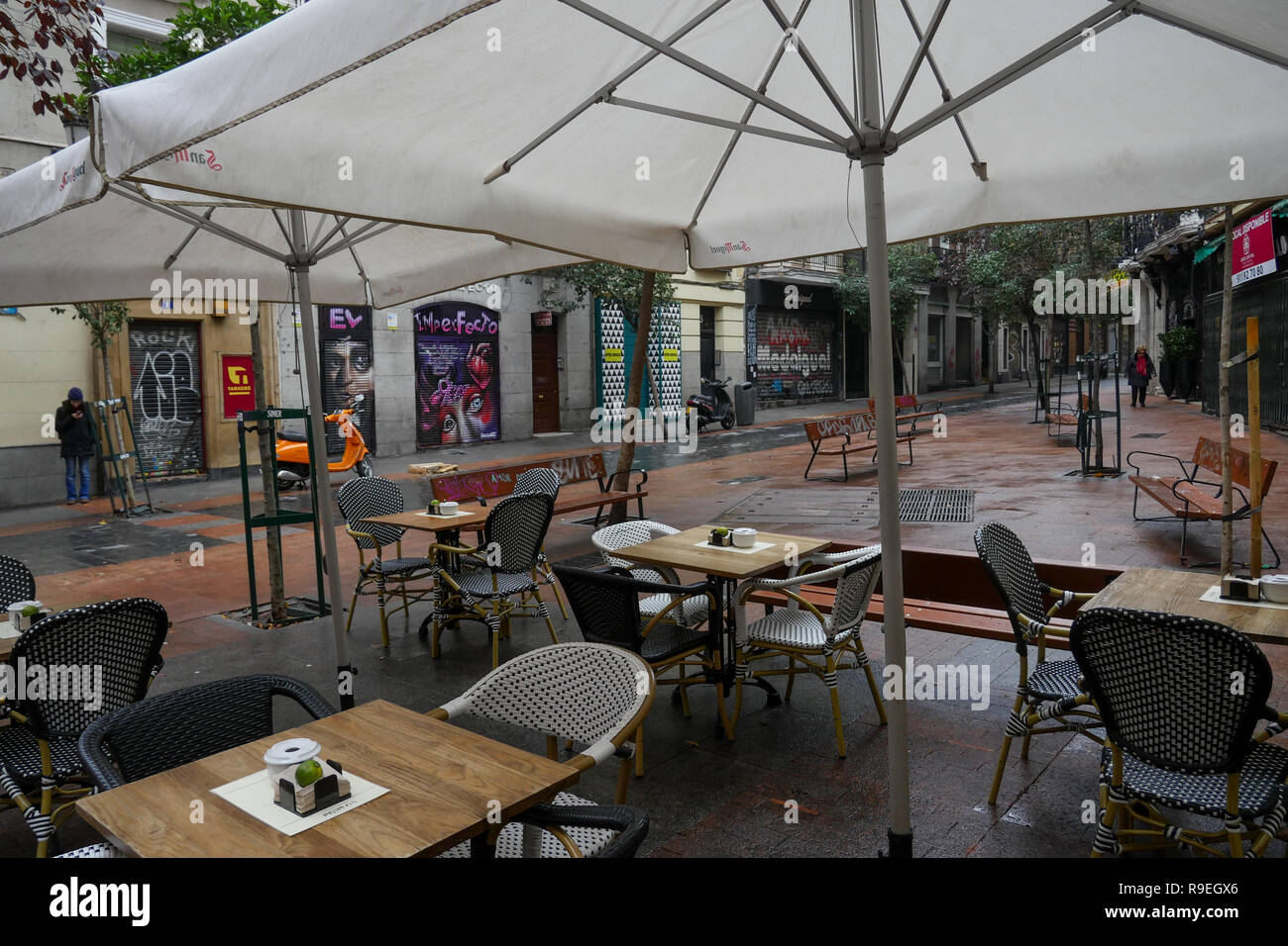 Terrasse De Café En Espagne Banque d'image et photos - Alamy