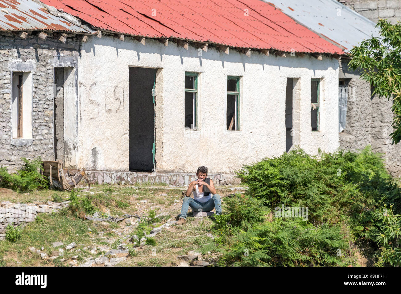 Lac koman Banque de photographies et d’images à haute résolution - Alamy