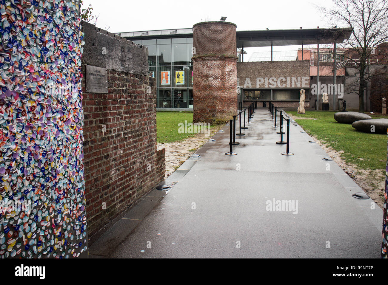 La piscine (piscine) il est devenu un musée d'art en 2001 : Entrée ...
