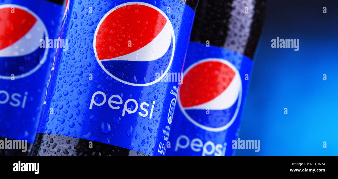 POZNAN, POL - 12 déc 2018 : Bouteilles de Pepsi, une boisson gazeuse ...