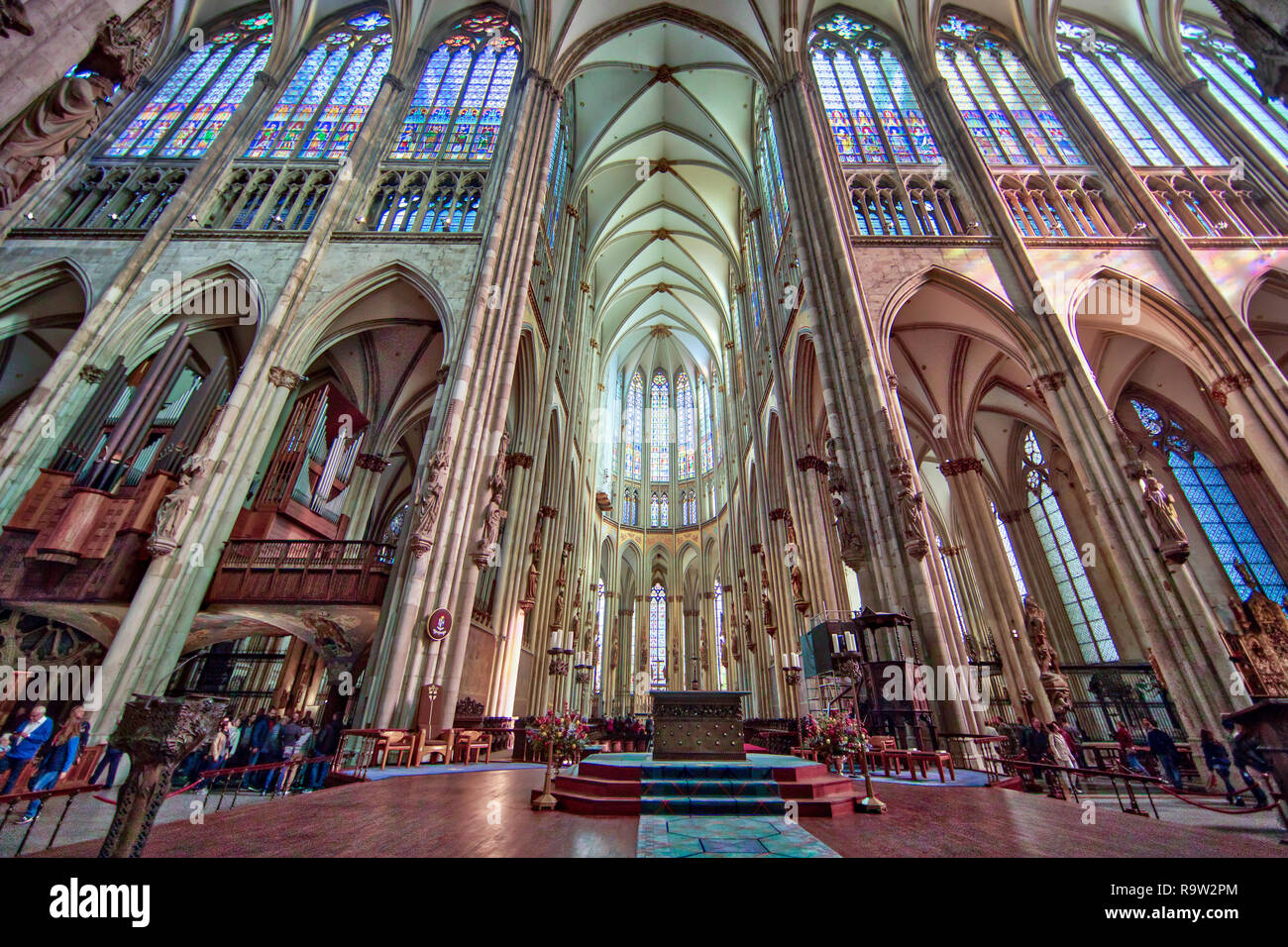 Intérieur cathédrale de cologne Banque de photographies et d’images à ...