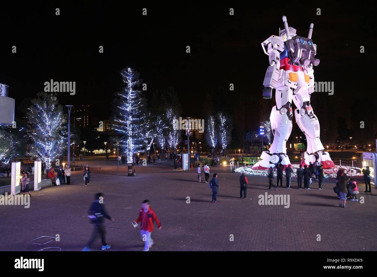 Giant gundam robot statue in odaiba Banque de photographies et d’images ...