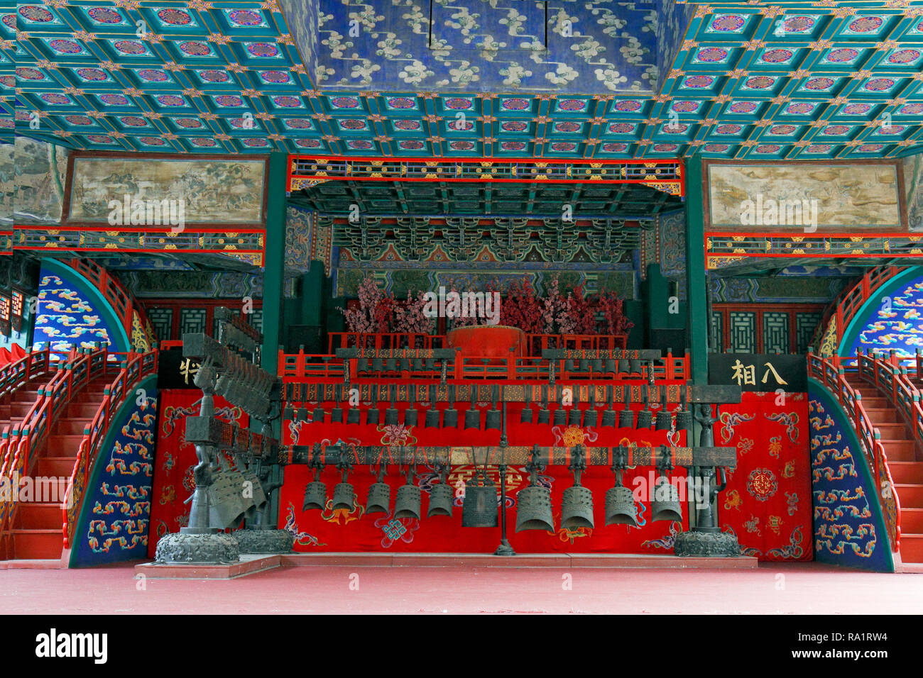 Bianzhong, un ancien instrument de musique chinois composé d'un ...