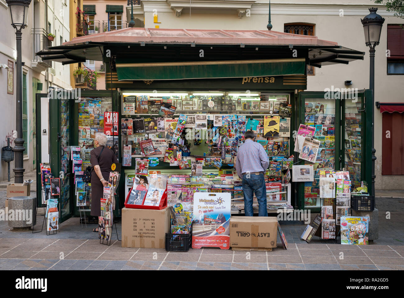 Kiosque de journaux Banque de photographies et d’images à haute ...
