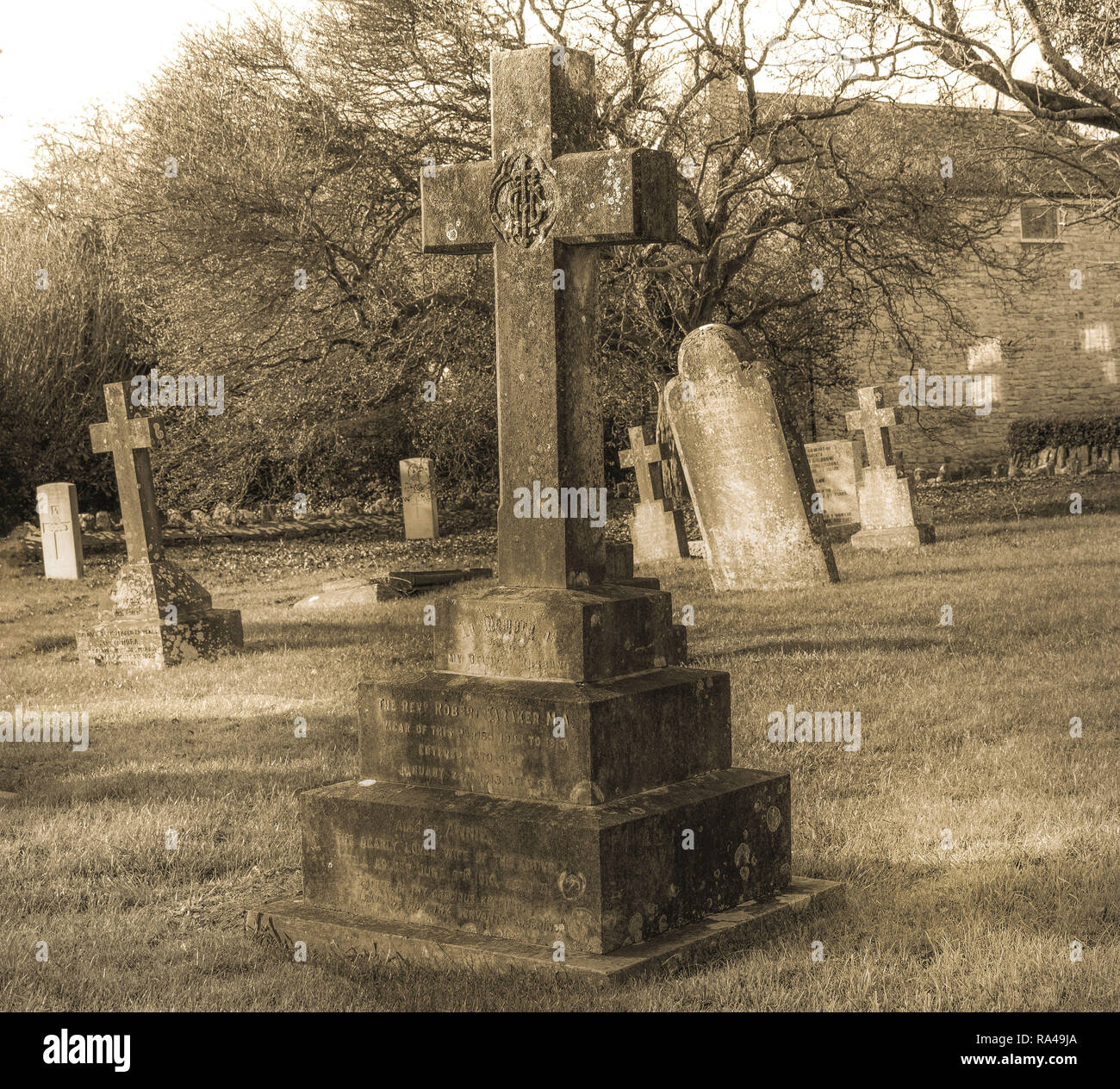 Tombeau gothique en pierre Banque de photographies et d’images à haute ...