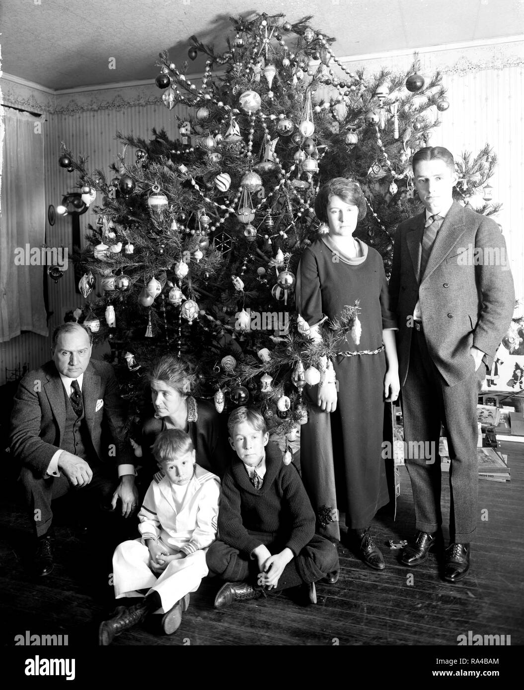 Noël des années 1900 en famille Banque de photographies et d’images à ...