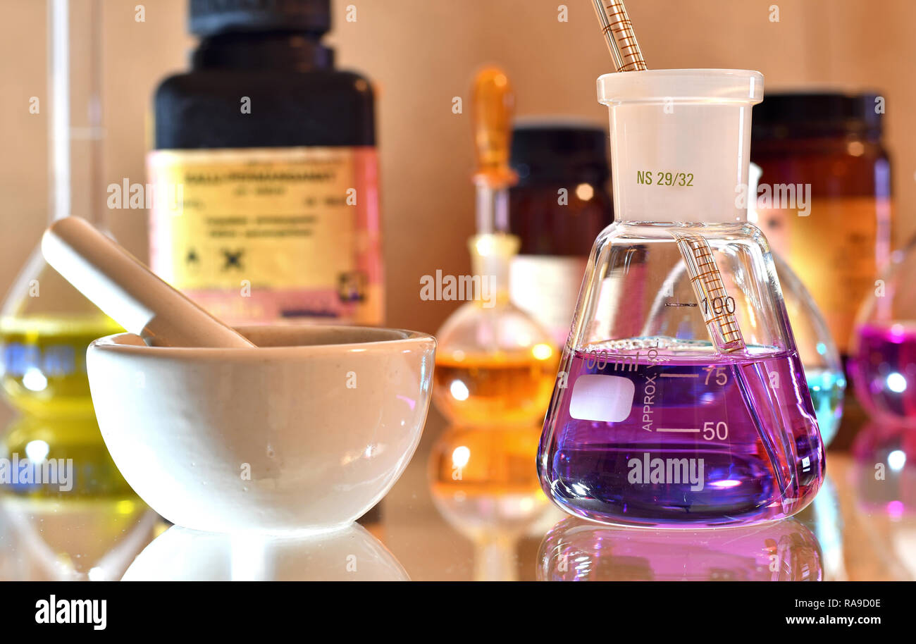 Verrerie de laboratoire Banque de photographies et d’images à haute ...