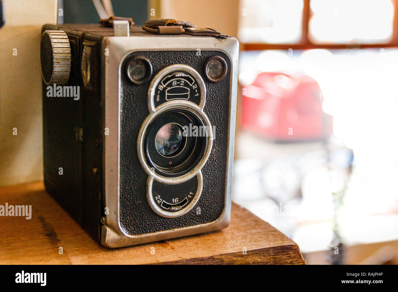 Vintage style film box camera Banque de photographies et d’images à ...