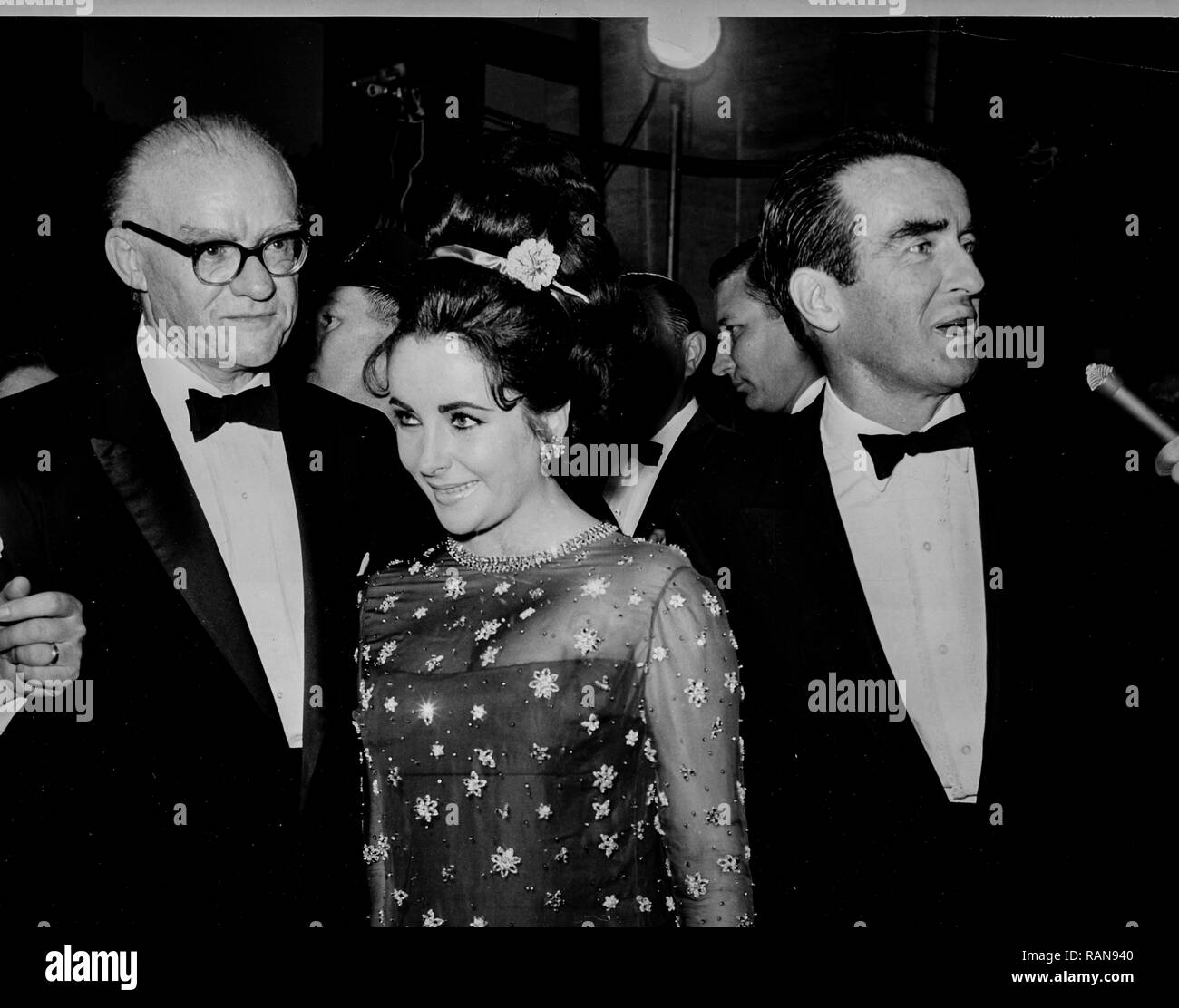 Elizabeth taylor montgomery clift Banque de photographies et d’images à ...