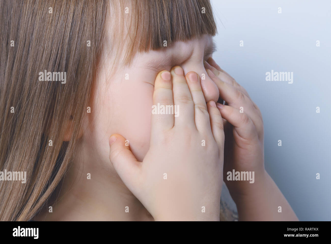 Enfants noir qui pleure Banque de photographies et d’images à haute ...