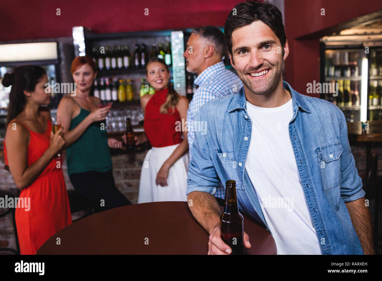 Club beer Banque de photographies et d’images à haute résolution - Alamy
