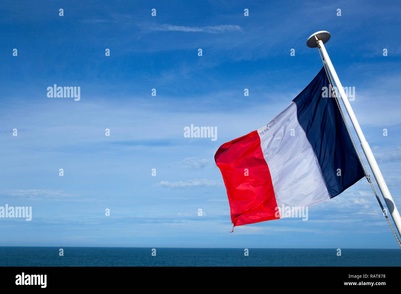 Drapeau français volant à l'arrière du Cap Finisterre, Brittany Ferries ...