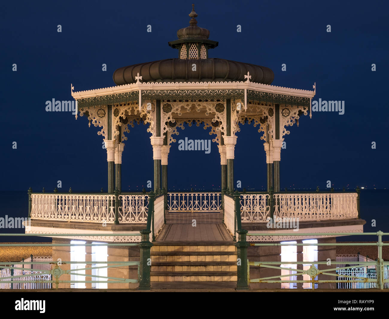 Promenade De Front De Mer Esplanade Banque d'image et photos - Alamy