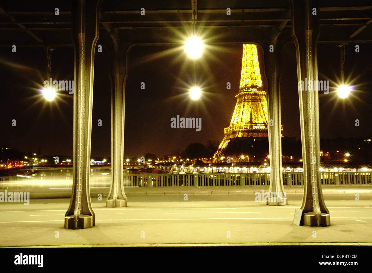 Pont bir hakeim tour eiffel Banque de photographies et d’images à haute résolution - Alamy