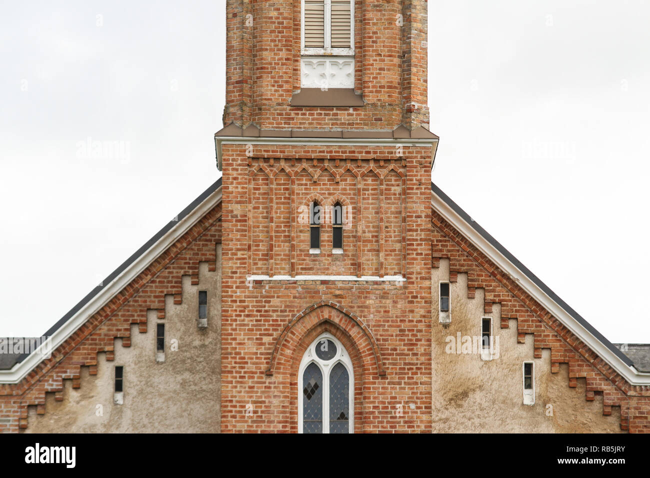 Église de brique rouge Banque de photographies et d’images à haute ...