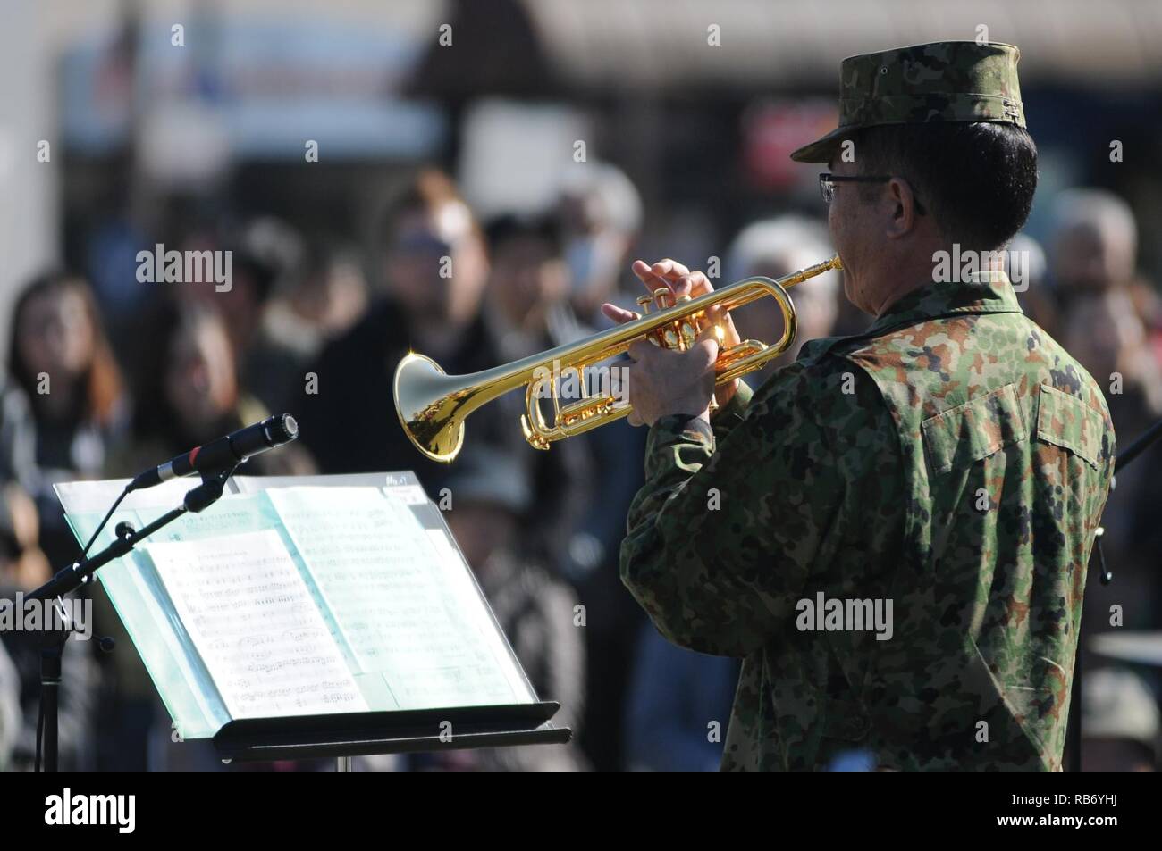 Jgsdf western army band Banque de photographies et d’images à haute ...