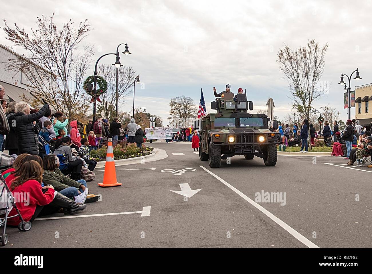 Le colonel Christopher Sage, 4e Escadre de chasse, et les membres de sa ...