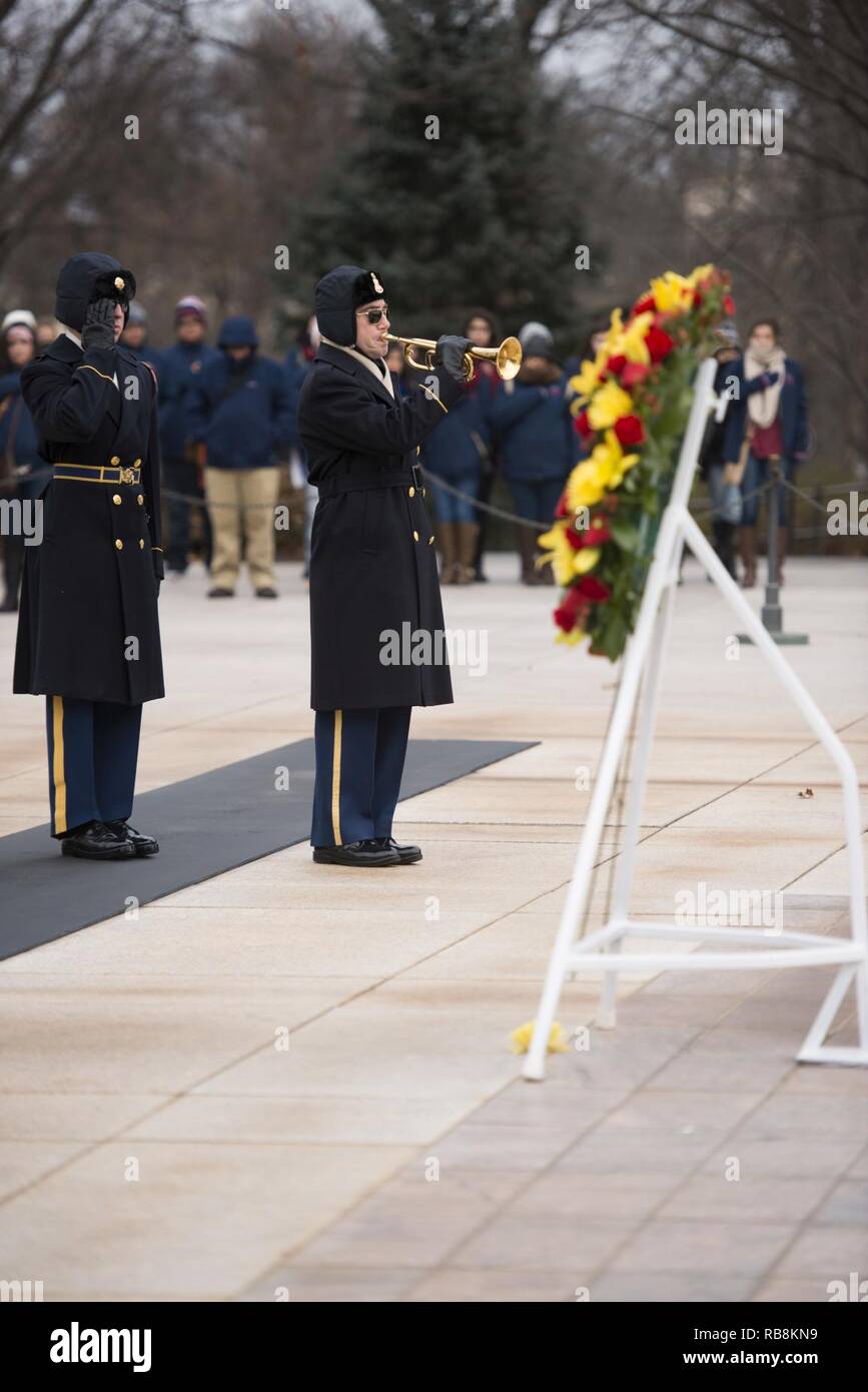 Patrick K. Hallinan, directeur exécutif de cimetières militaires ...