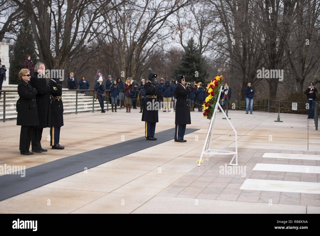 Patrick K. Hallinan, directeur exécutif de cimetières militaires ...