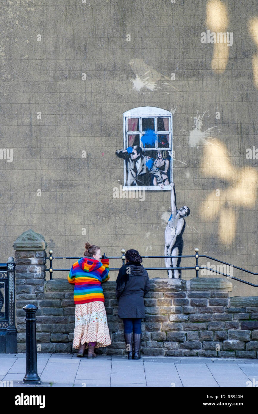 L'amant bien accroché, aussi appelé Homme nu accroché à partir de la fenêtre et tout simplement ...