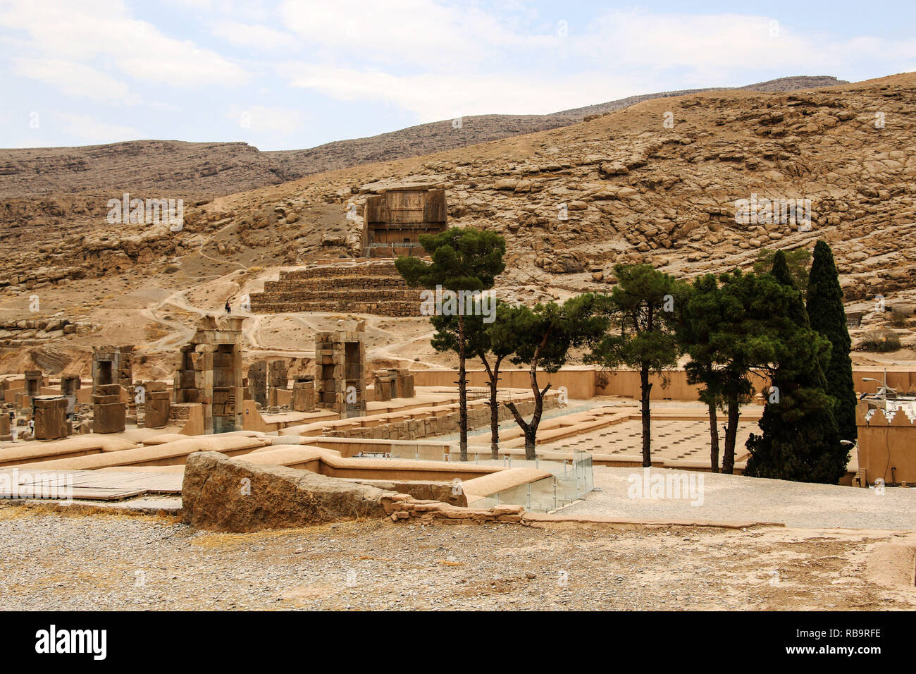 Les anciennes ruines du complexe cérémonial Persepolis, célèbre ...