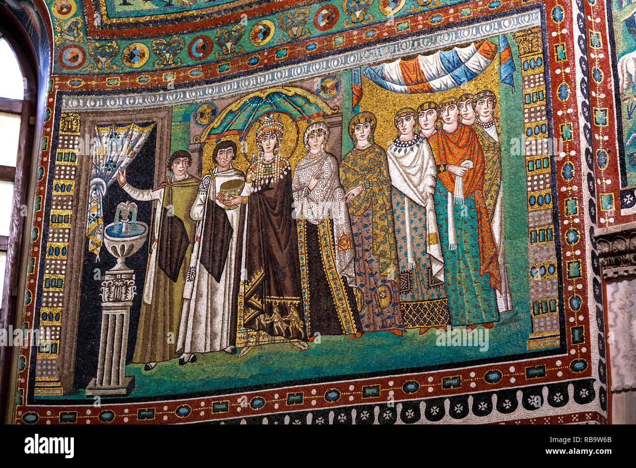 Mosaïque des premiers chrétiens à l'église San Vitale à Ravenne ...