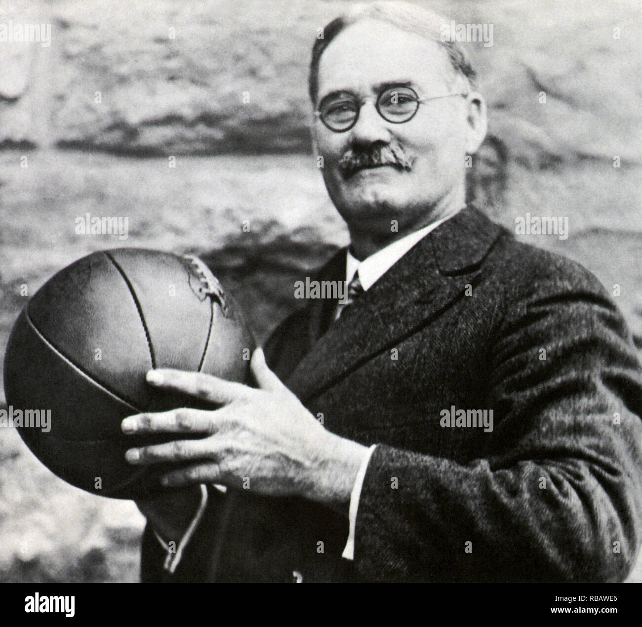 James naismith basketball Banque de photographies et d’images à haute ...