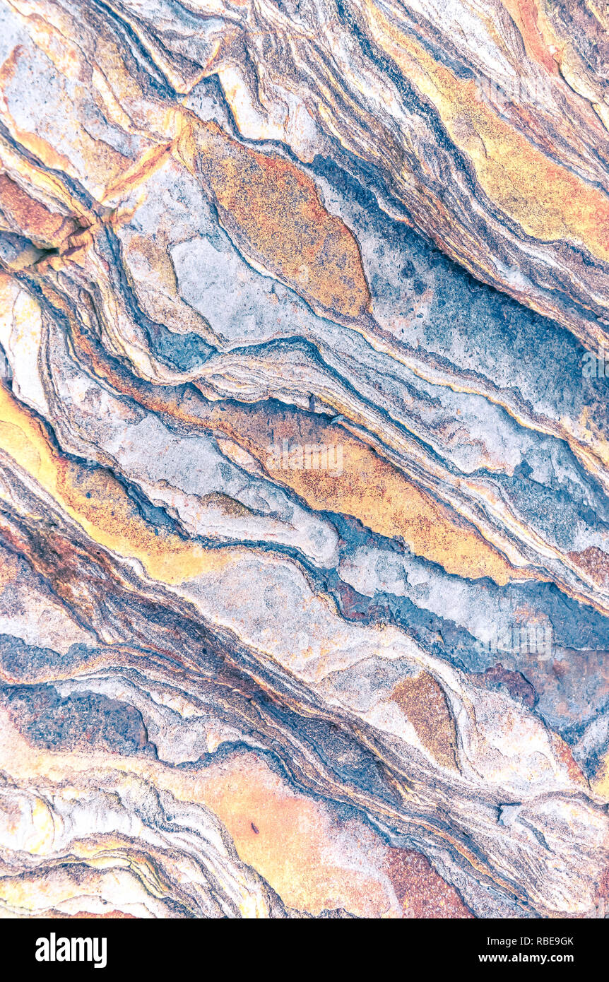 Les couches rocheuses - formations de rochers colorés empilés sur les ...