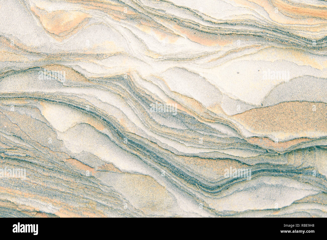 Les couches rocheuses - formations de rochers colorés empilés sur les ...