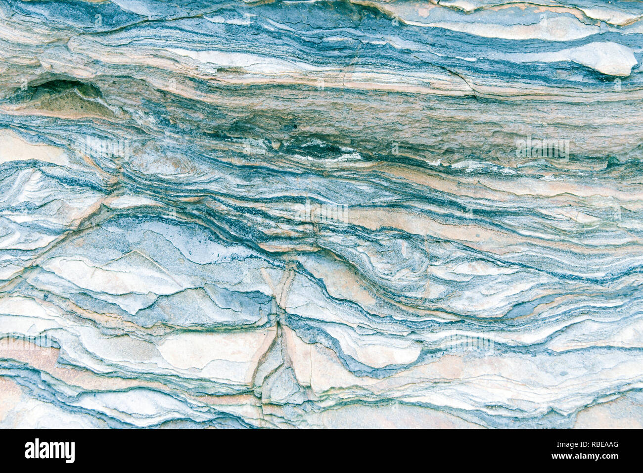 Les couches rocheuses - formations de rochers colorés empilés sur les ...