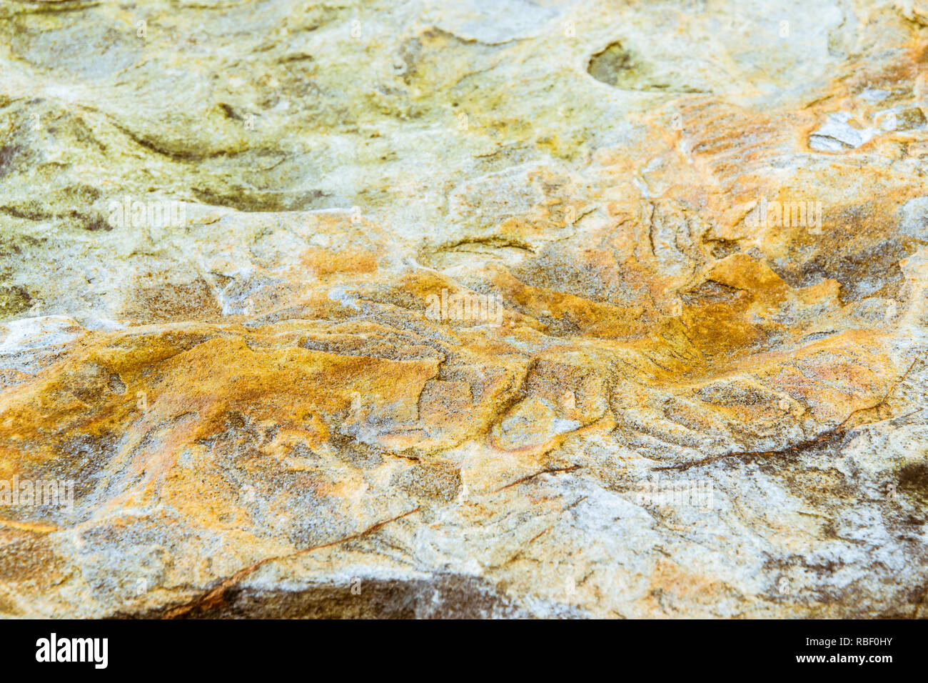 Les couches rocheuses - formations de rochers colorés empilés sur les ...